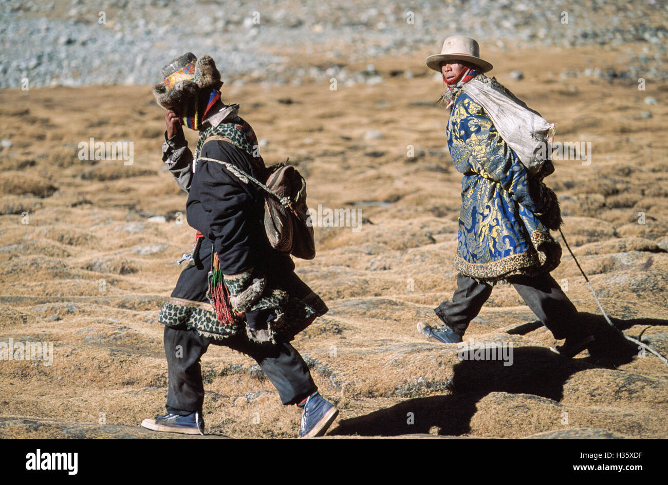 Tibetans at high altitude hi-res stock photography and images - Alamy