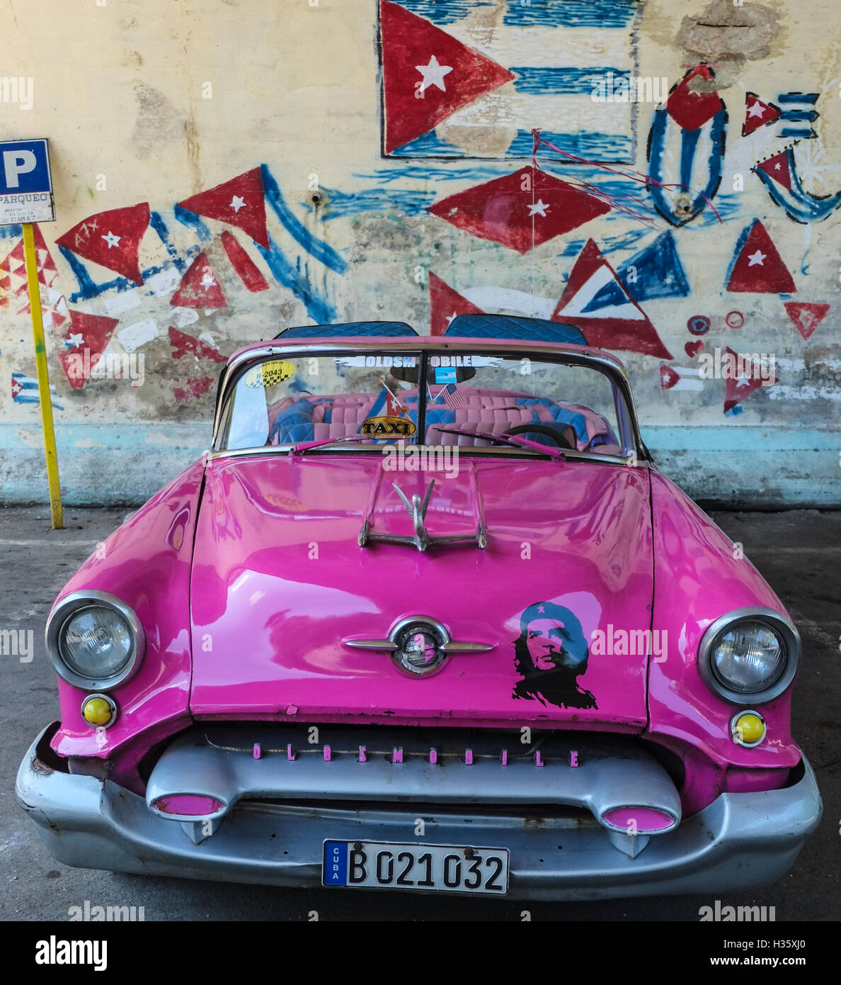 Cuban cadillac hi-res stock photography and images - Alamy