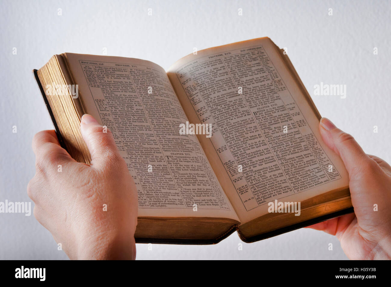 Hand holding holy bible hi-res stock photography and images - Alamy