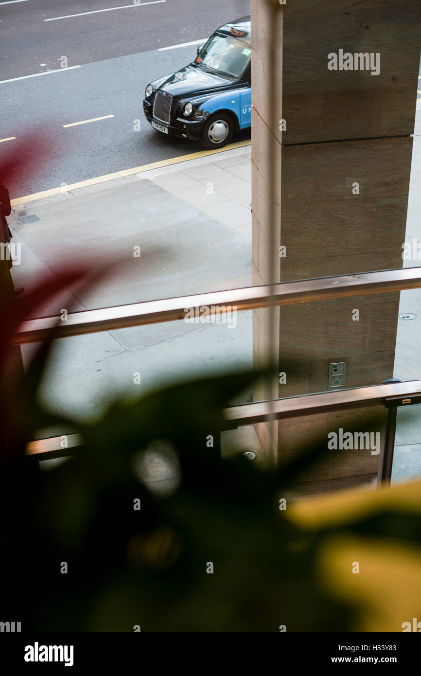 Inside london black taxi cab hi-res stock photography and images - Alamy