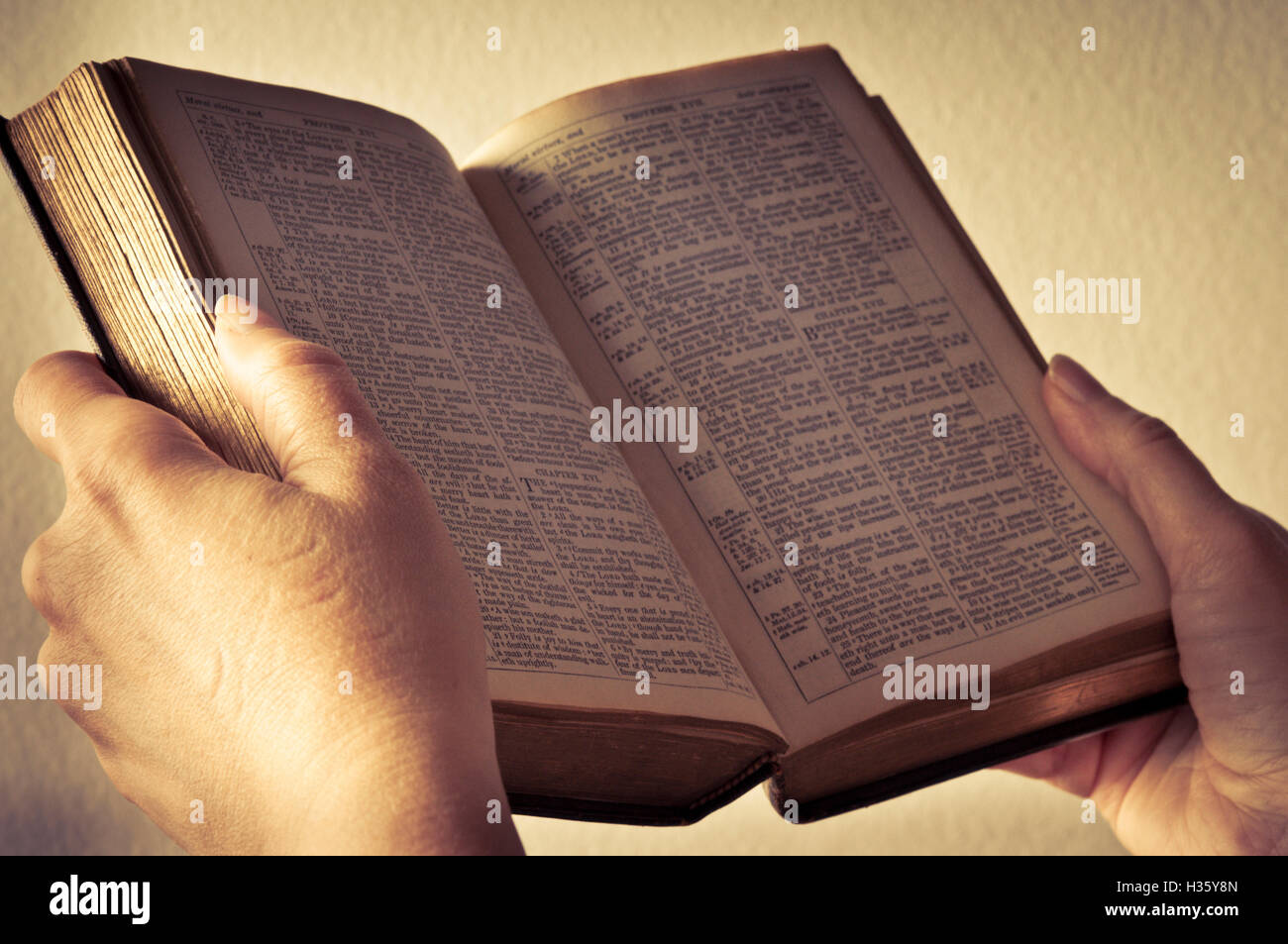 Hand holding bible hi-res stock photography and images - Alamy