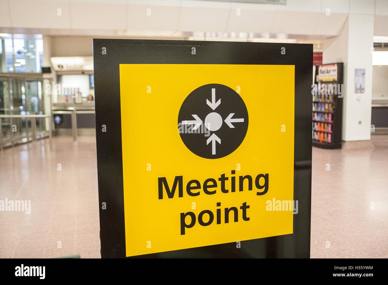 Airport sign meeting point hi-res stock photography and images - Alamy
