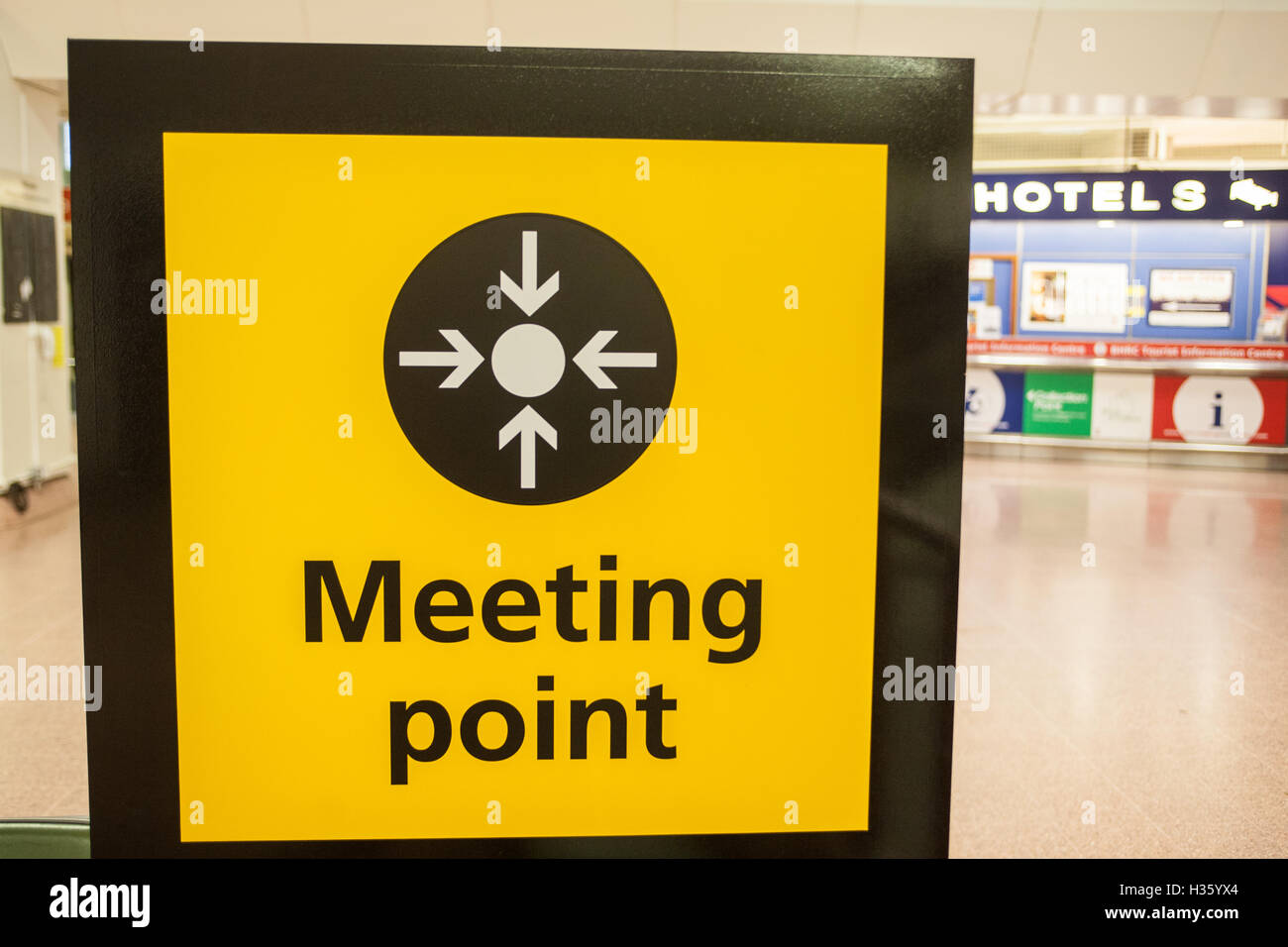 Meeting point sign heathrow airport hi-res stock photography and images ...