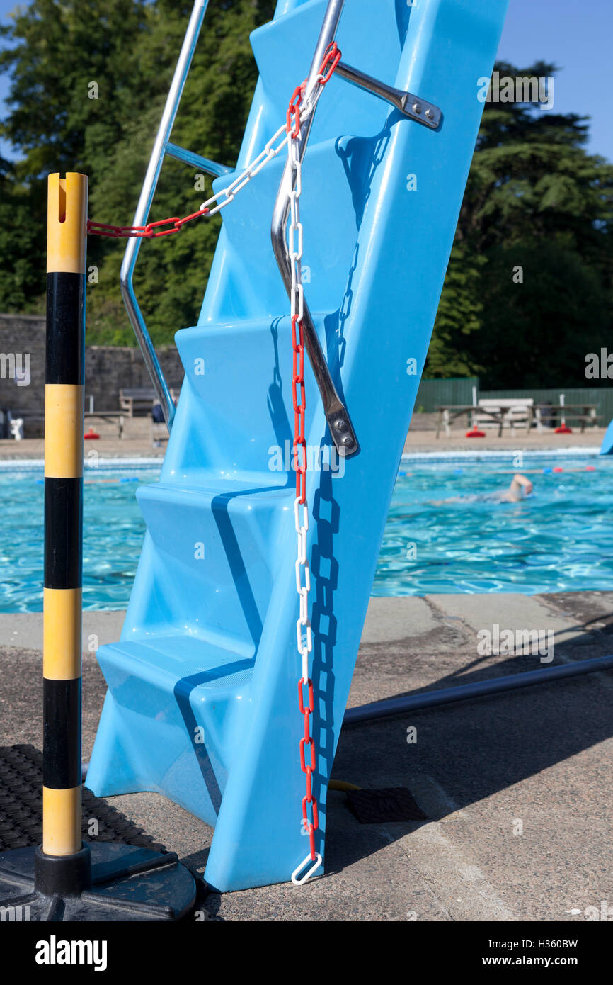 Cirencester open air swimming pool, the victorian pool, Cirencester ...