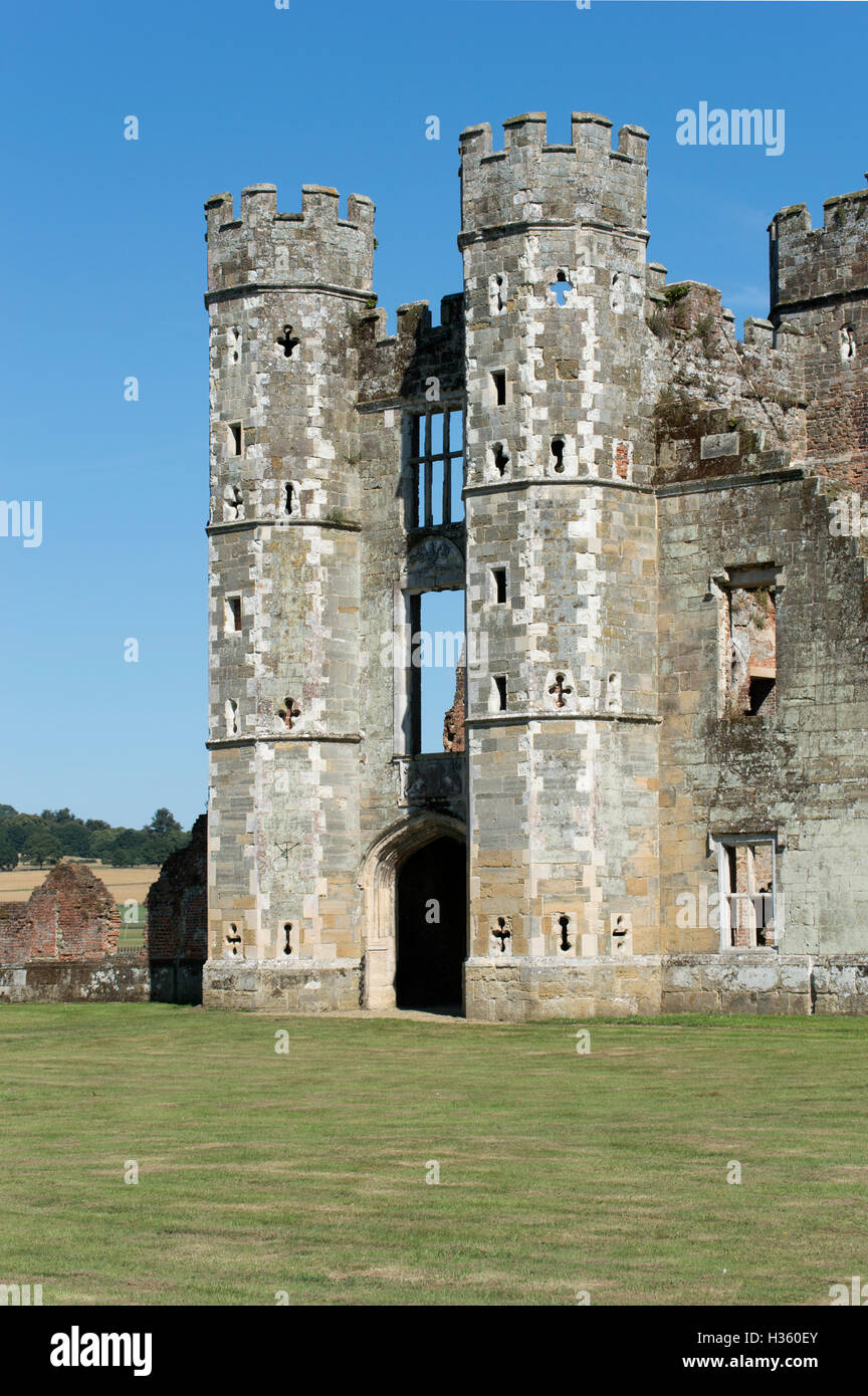 Cowdray castle hi-res stock photography and images - Alamy