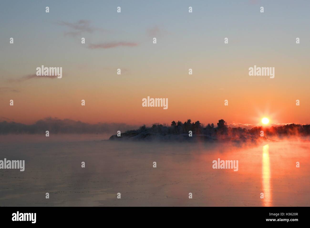 Freezing ocean hi-res stock photography and images - Alamy