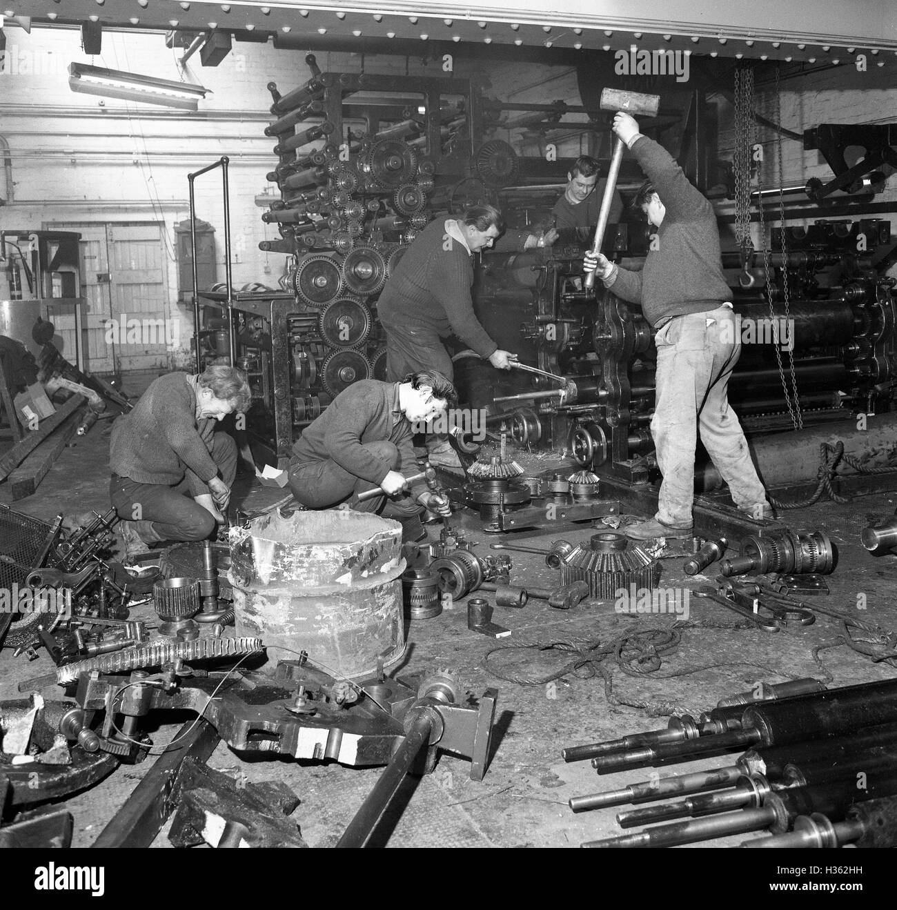 British newspaper printing presses hi-res stock photography and images ...