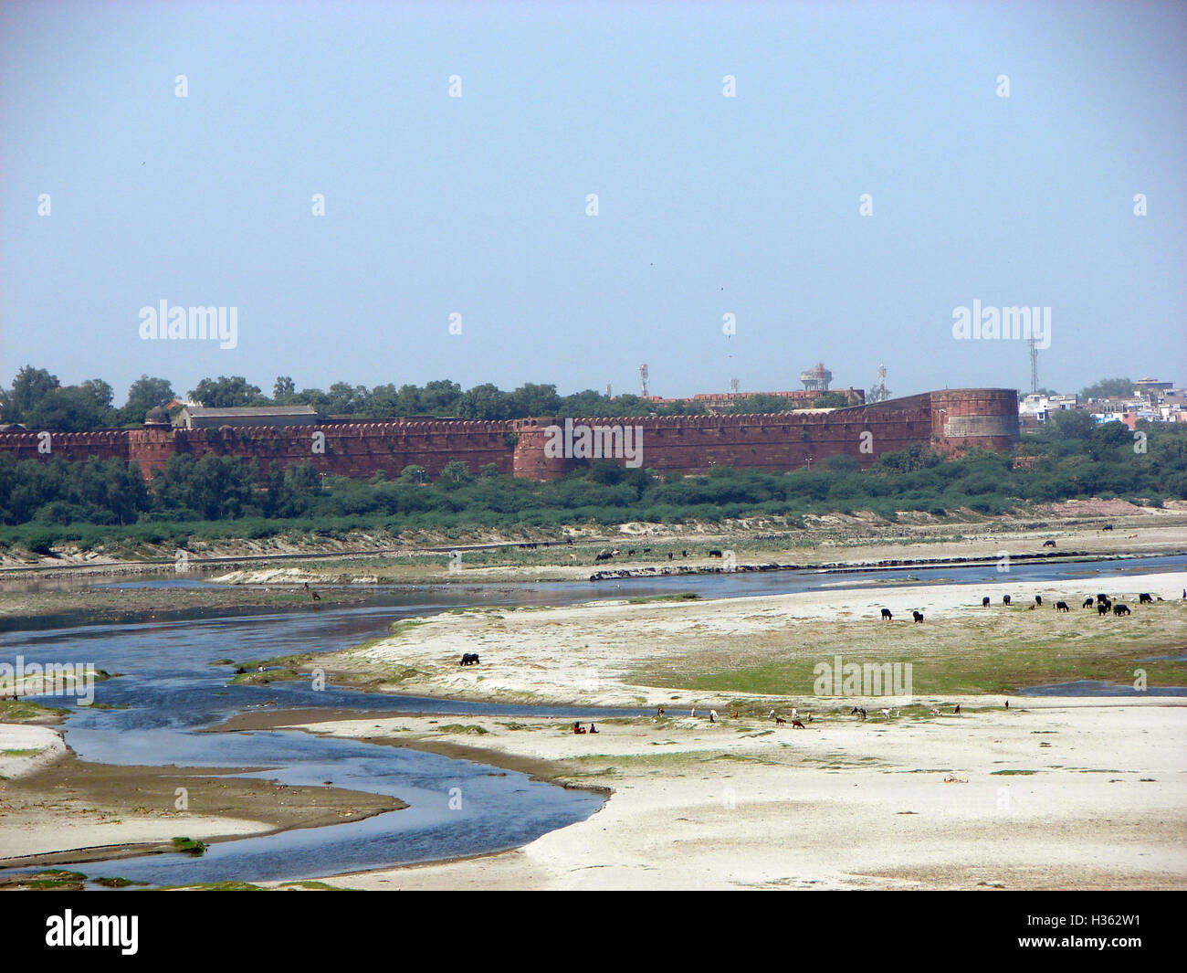 The Red Fort as seen from the Taj Mahal Stock Photo - Alamy
