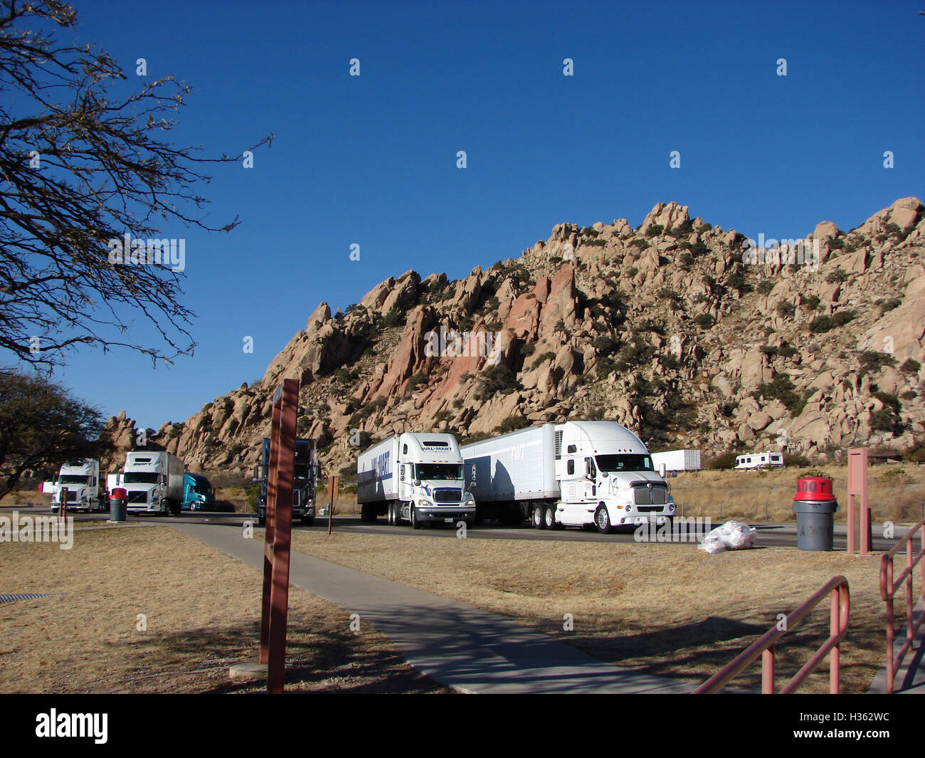 Highway Rest Stop Stock Photo - Alamy