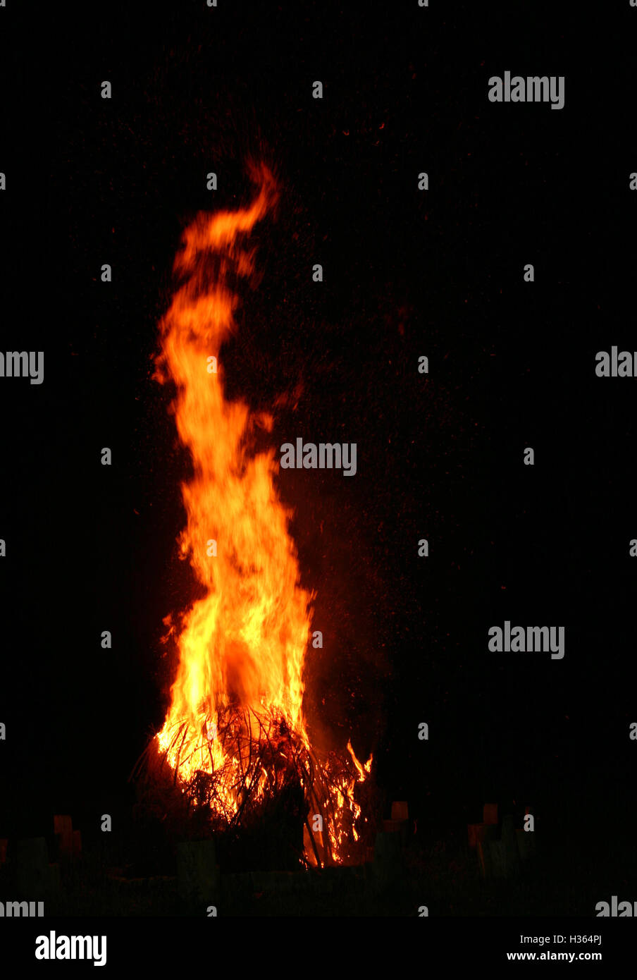 Camp fire in the dark Stock Photo - Alamy