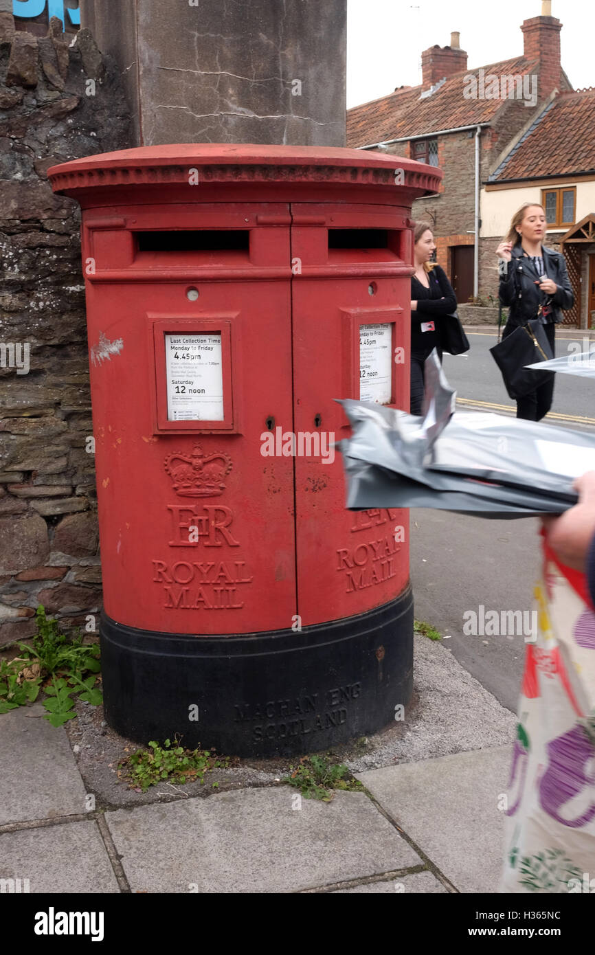 Letter box opening hi-res stock photography and images - Alamy