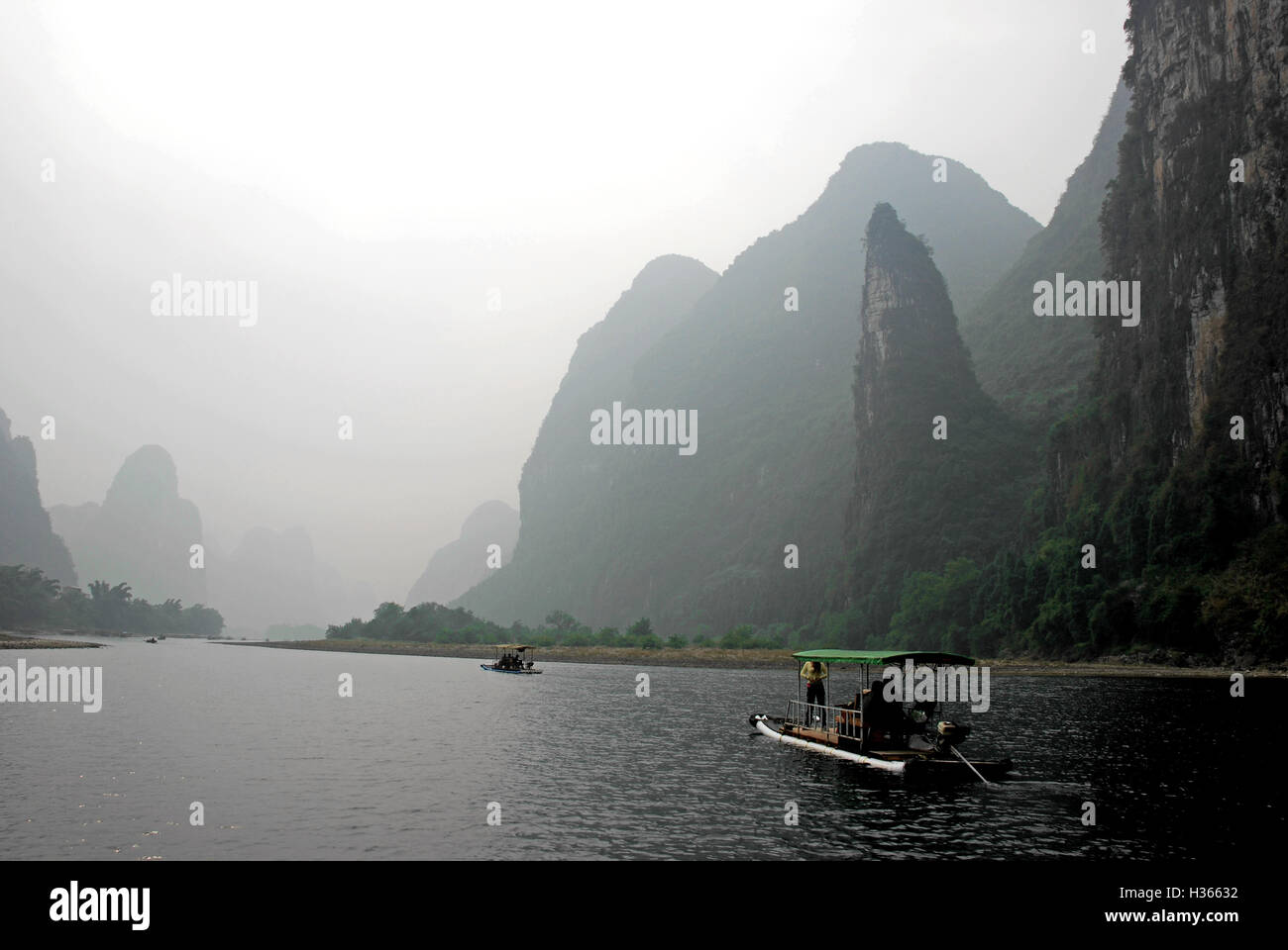 Bamboo Raft China Transport High Resolution Stock Photography and ...