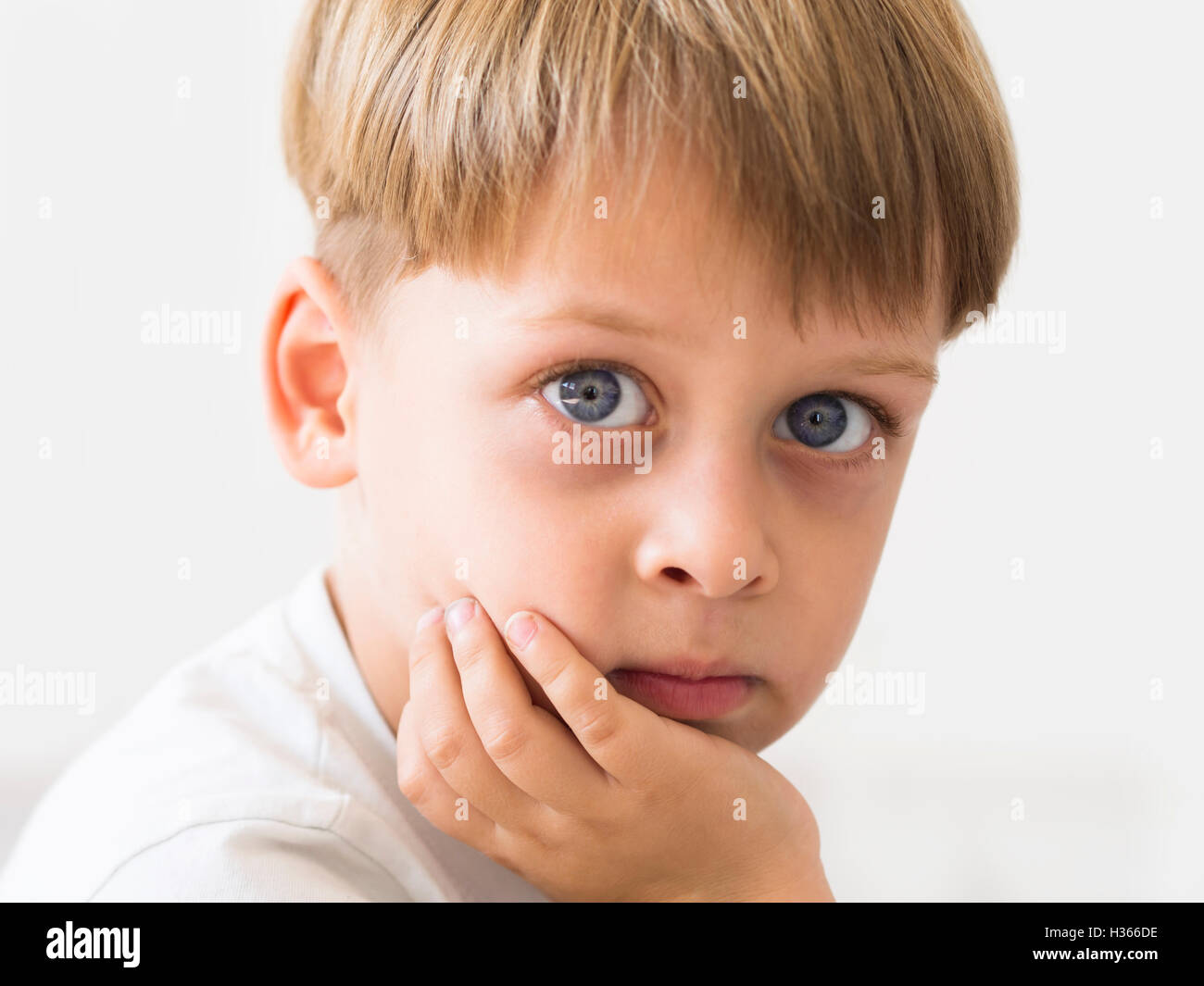 portrait of a cute boy Stock Photo - Alamy