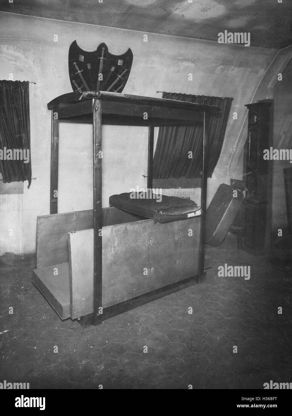 Smuggling car Black and White Stock Photos & Images - Alamy