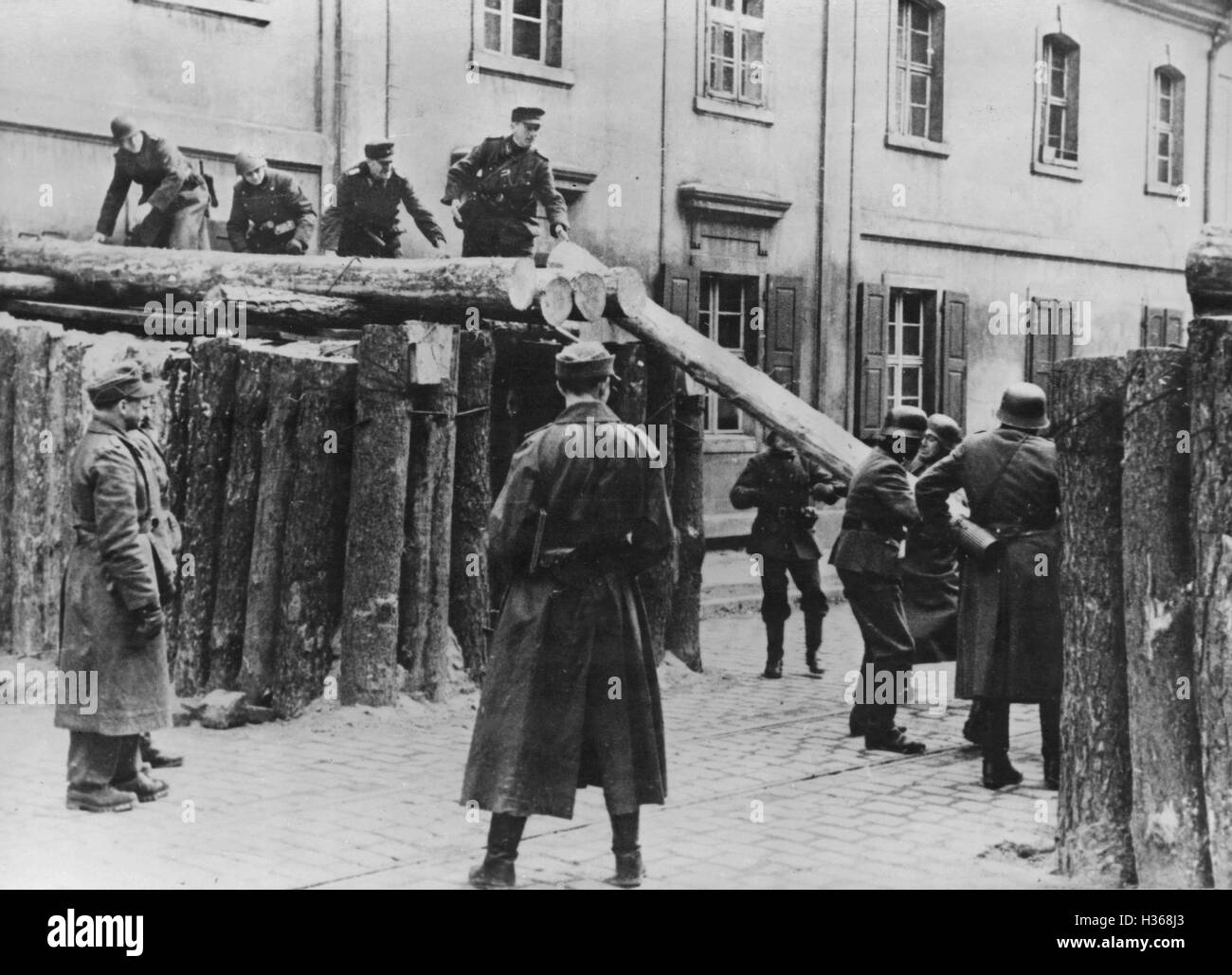 Construction of a roadblock in Frankfurt / Oder, 1945 Stock Photo - Alamy