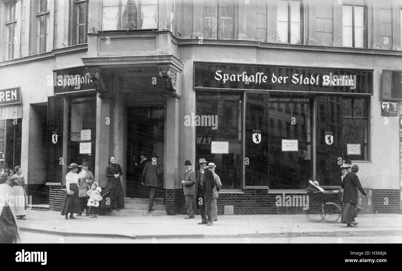 Sparkasse in Berlin, 1917 Stock Photo - Alamy