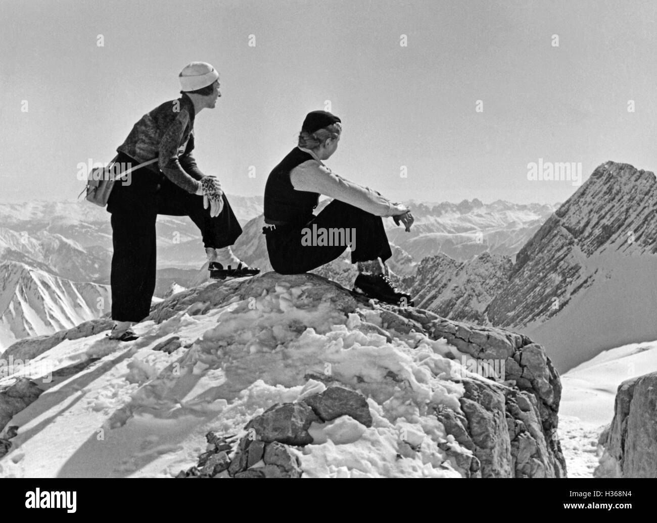 Enjoying tourist Black and White Stock Photos & Images - Alamy