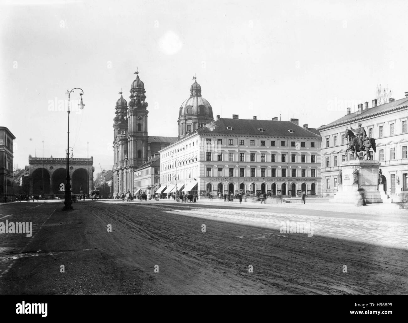 Munich odeonsplatz ludwig hi-res stock photography and images - Alamy
