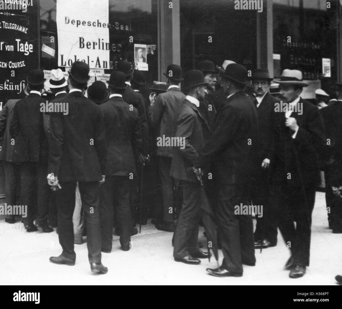 Curious people waiting for news in front of a telegraph office, 1909 ...