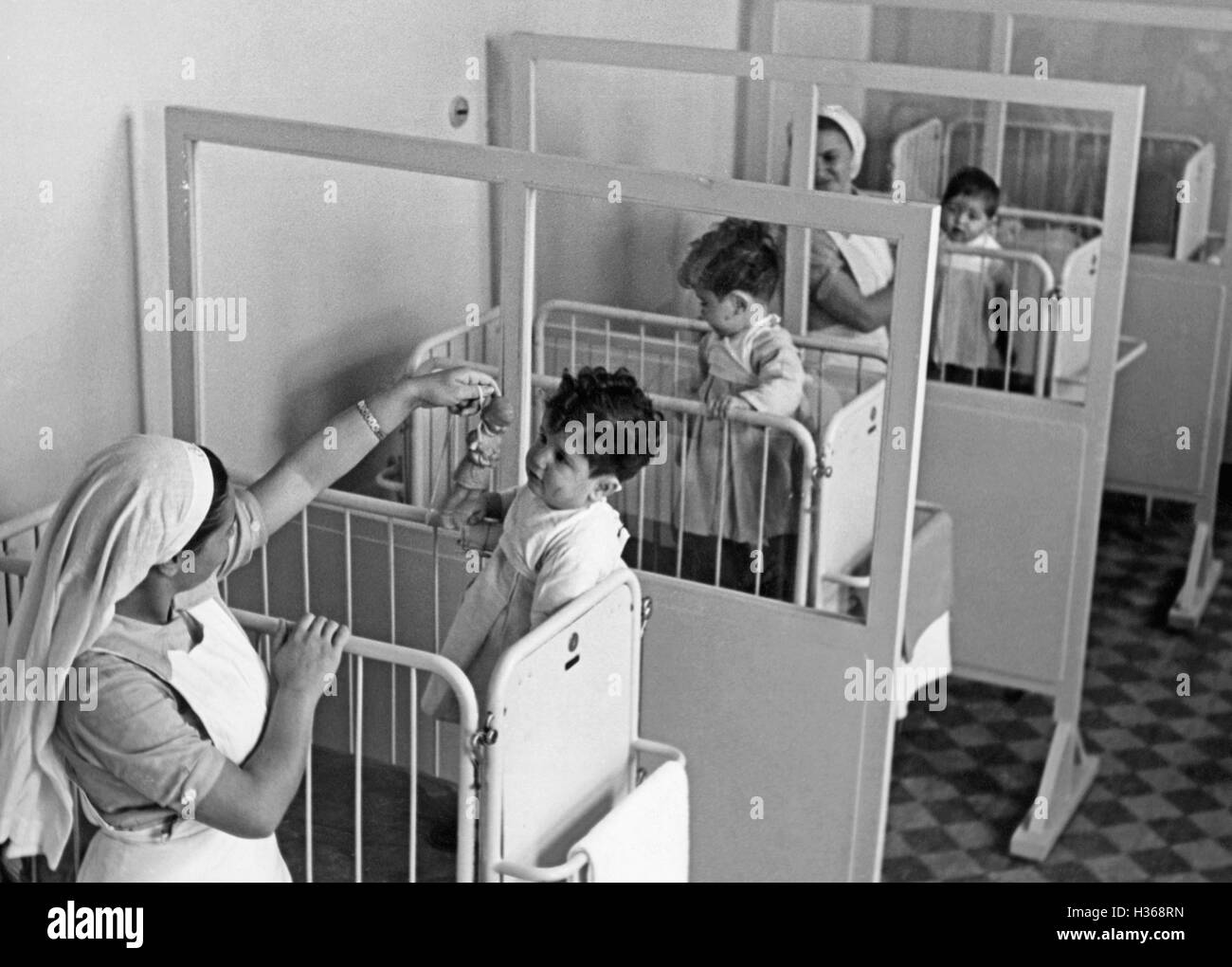 Childrens hospital historical Black and White Stock Photos & Images - Alamy