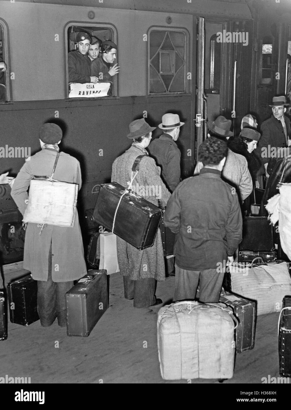 Special train for Italian agricultural workers in Berlin, 1939 Stock ...