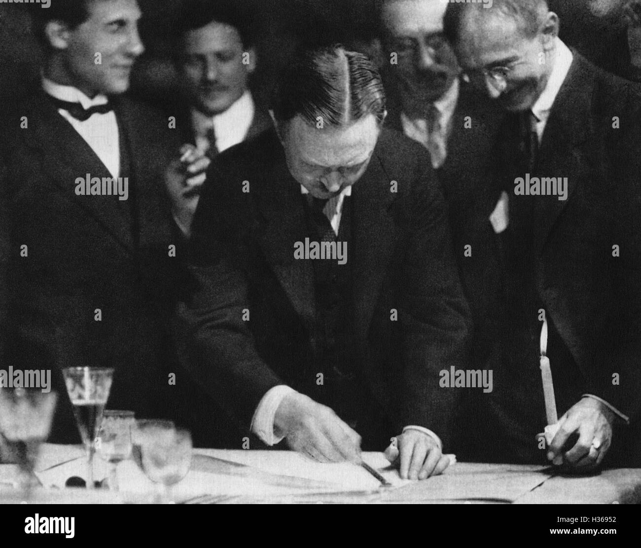 World war i peace agreement hi-res stock photography and images - Alamy