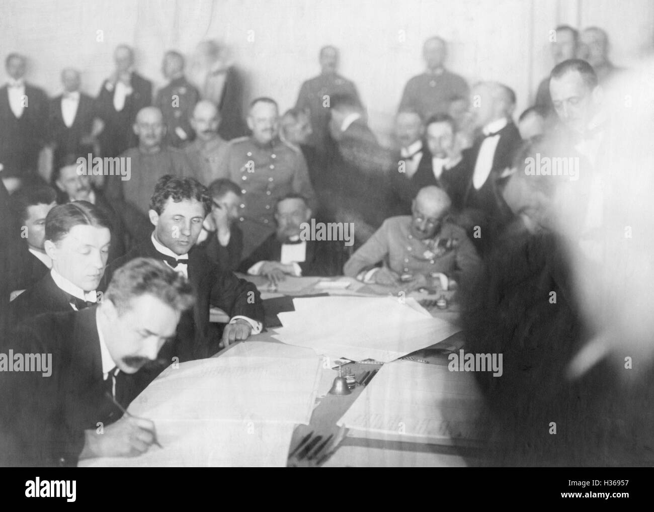 World war i peace agreement hi-res stock photography and images - Alamy