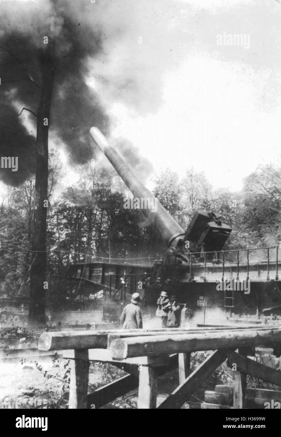 Big bertha howitzer hi-res stock photography and images - Alamy