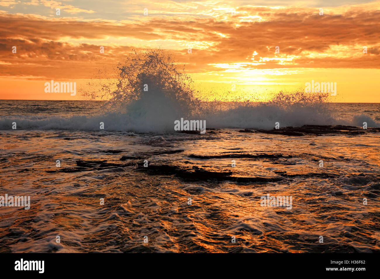 Waves sea surf splash hi-res stock photography and images - Alamy