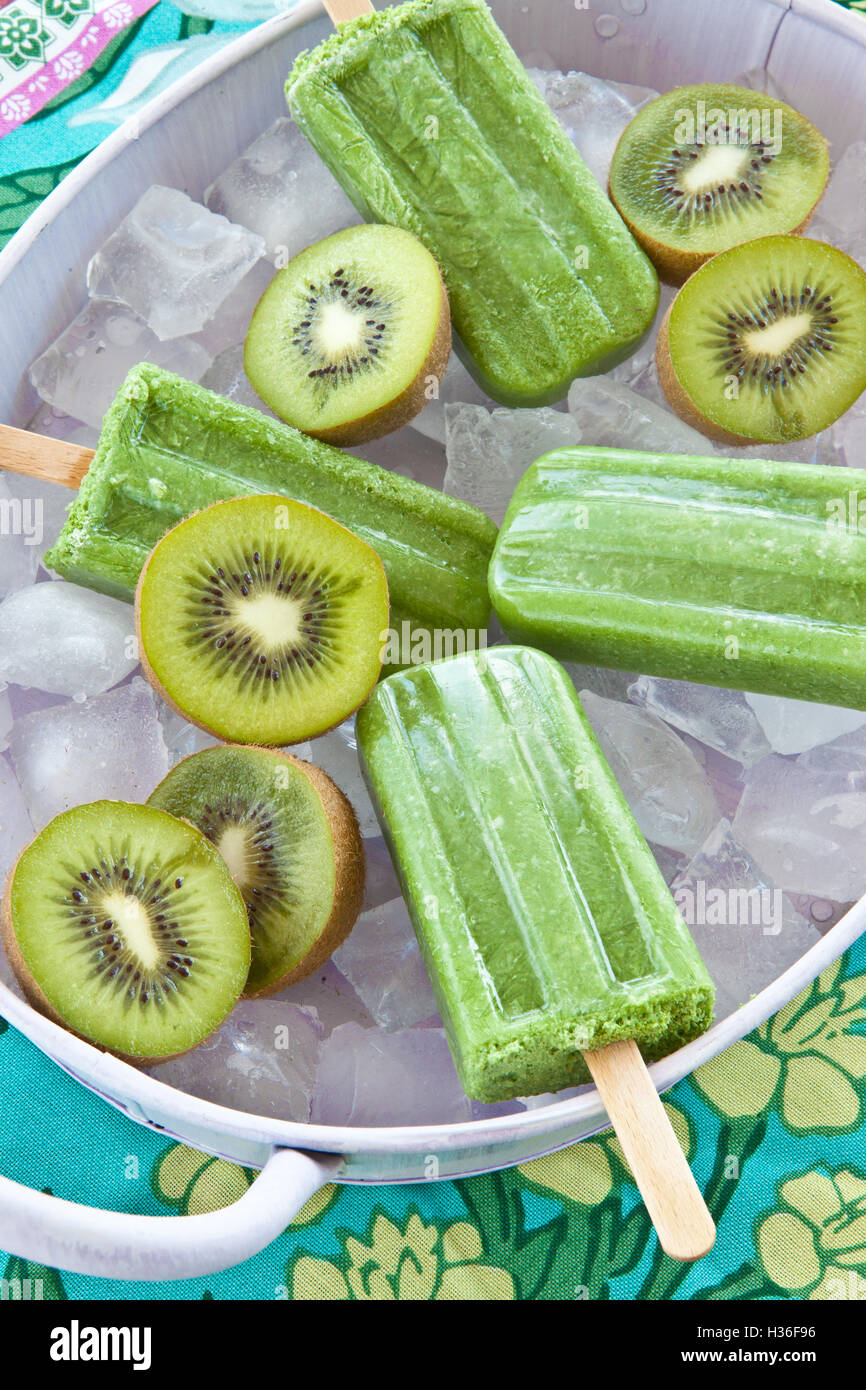 Kiwi ice pop hi-res stock photography and images - Alamy