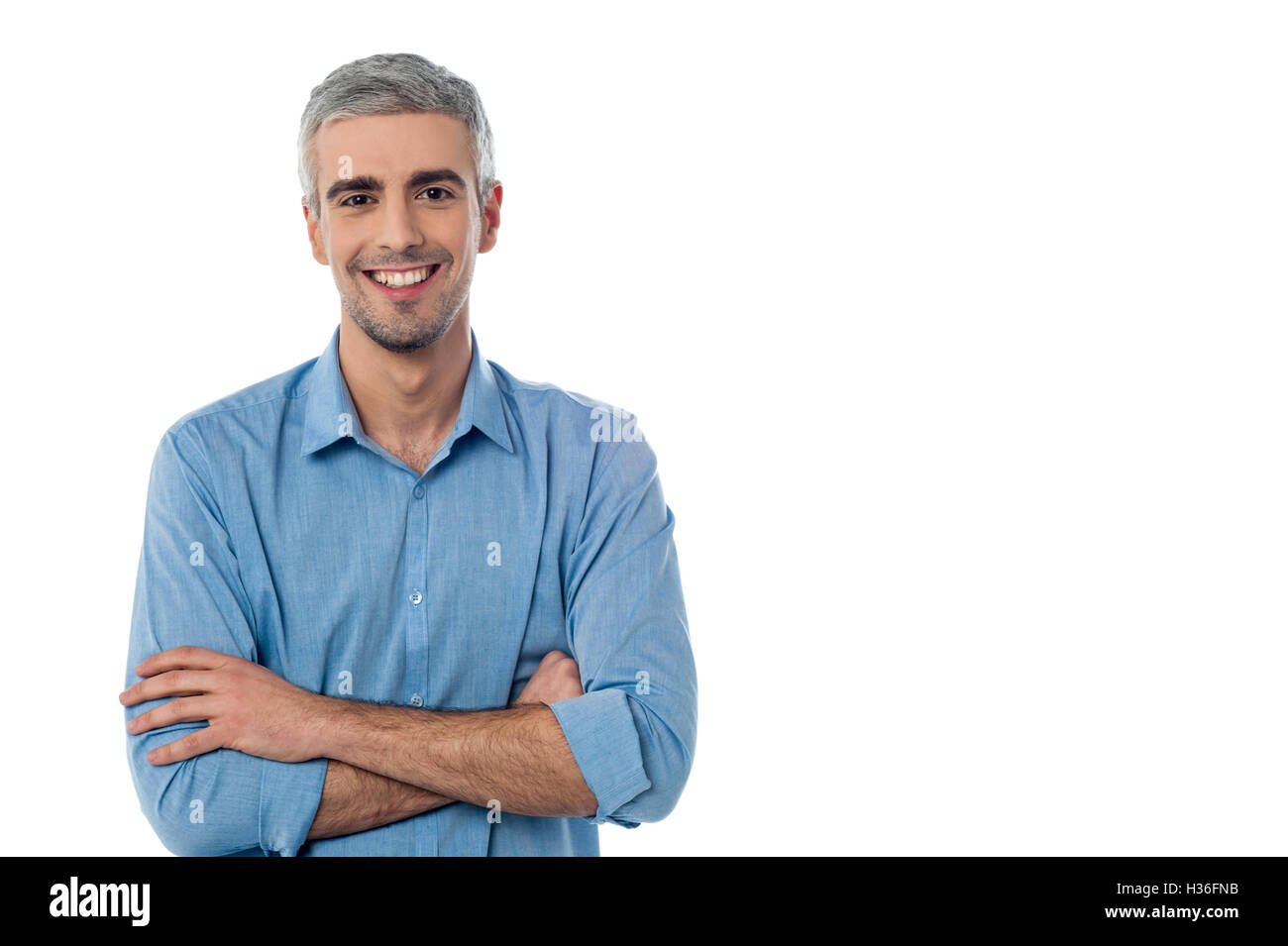Casual smiling man with arms crossed Stock Photo - Alamy