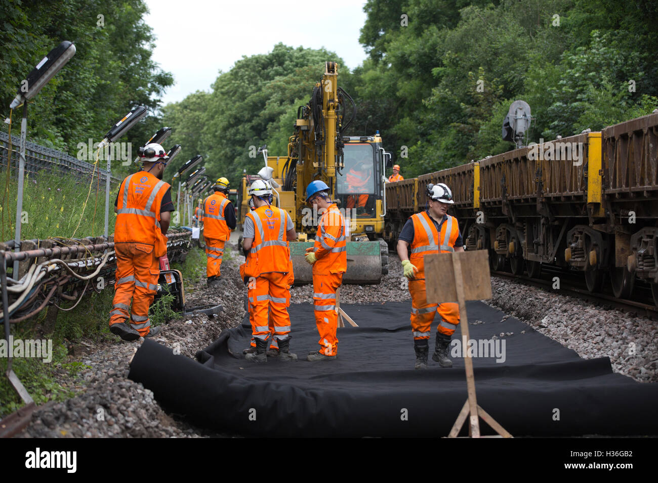 London Underground engineers working on Northern Line track replacement ...