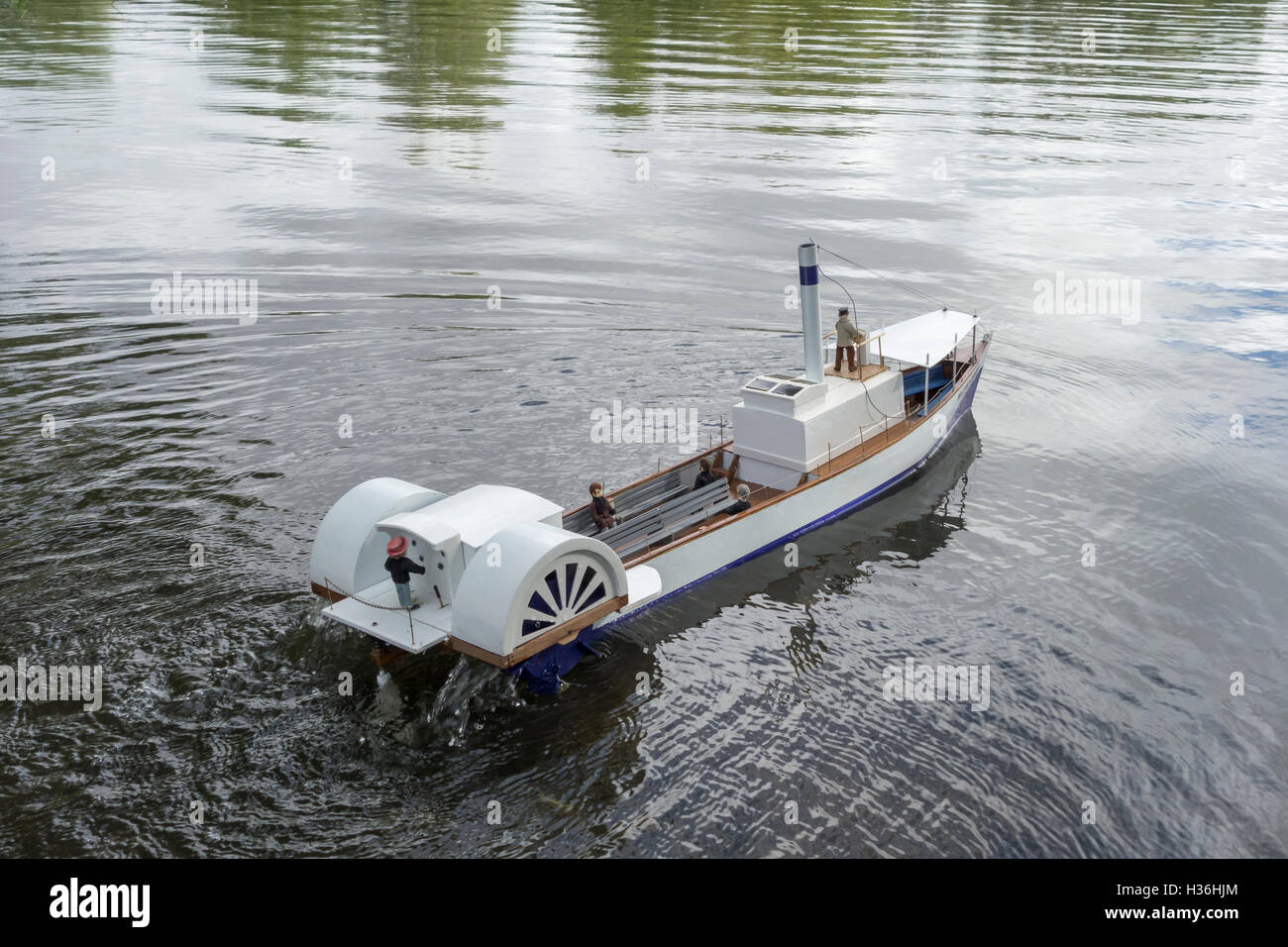 Radio controlled model of paddle steamer Cambridge Cambridgeshire ...