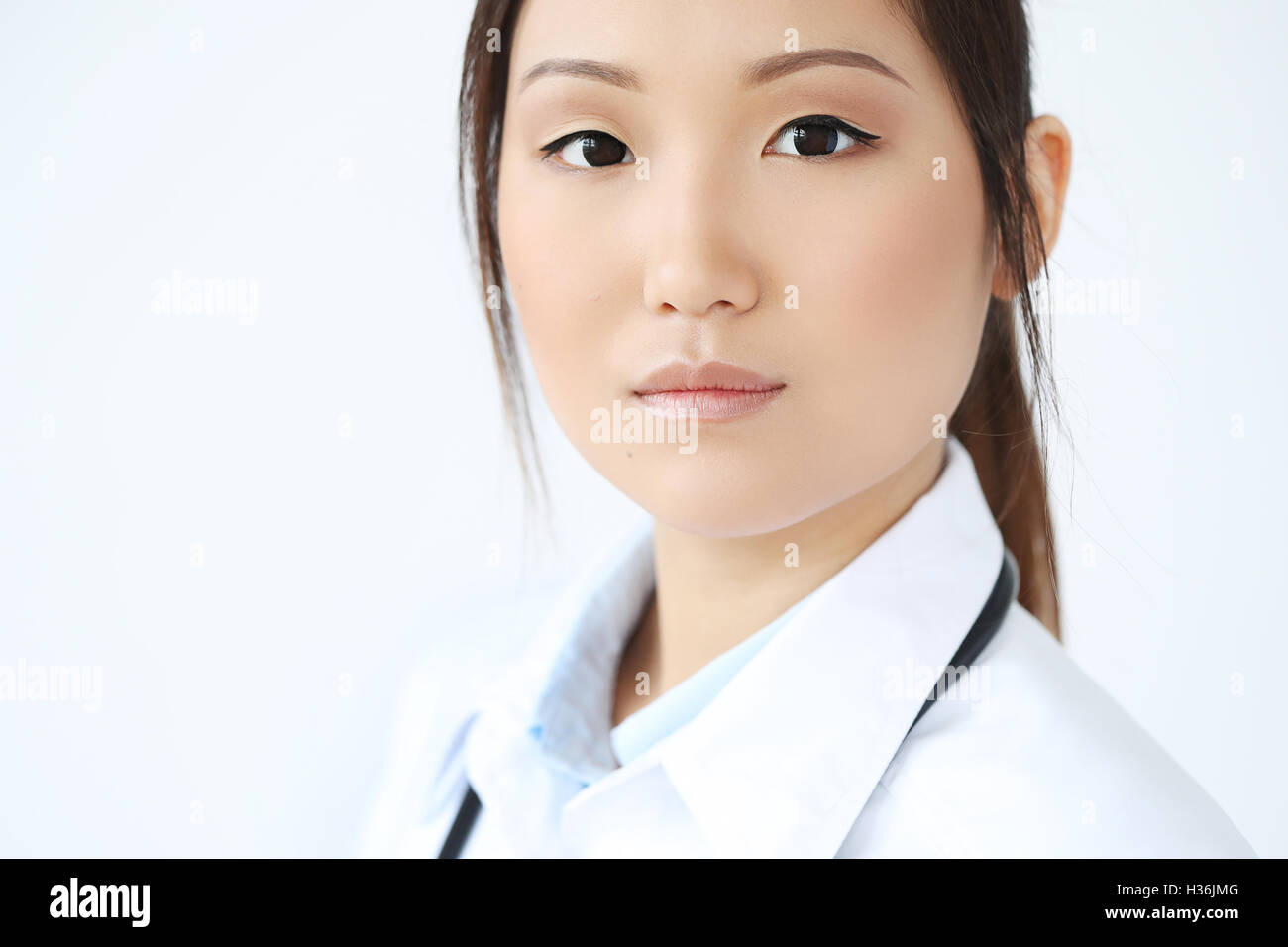 Vietnamese woman doctor hi-res stock photography and images - Alamy