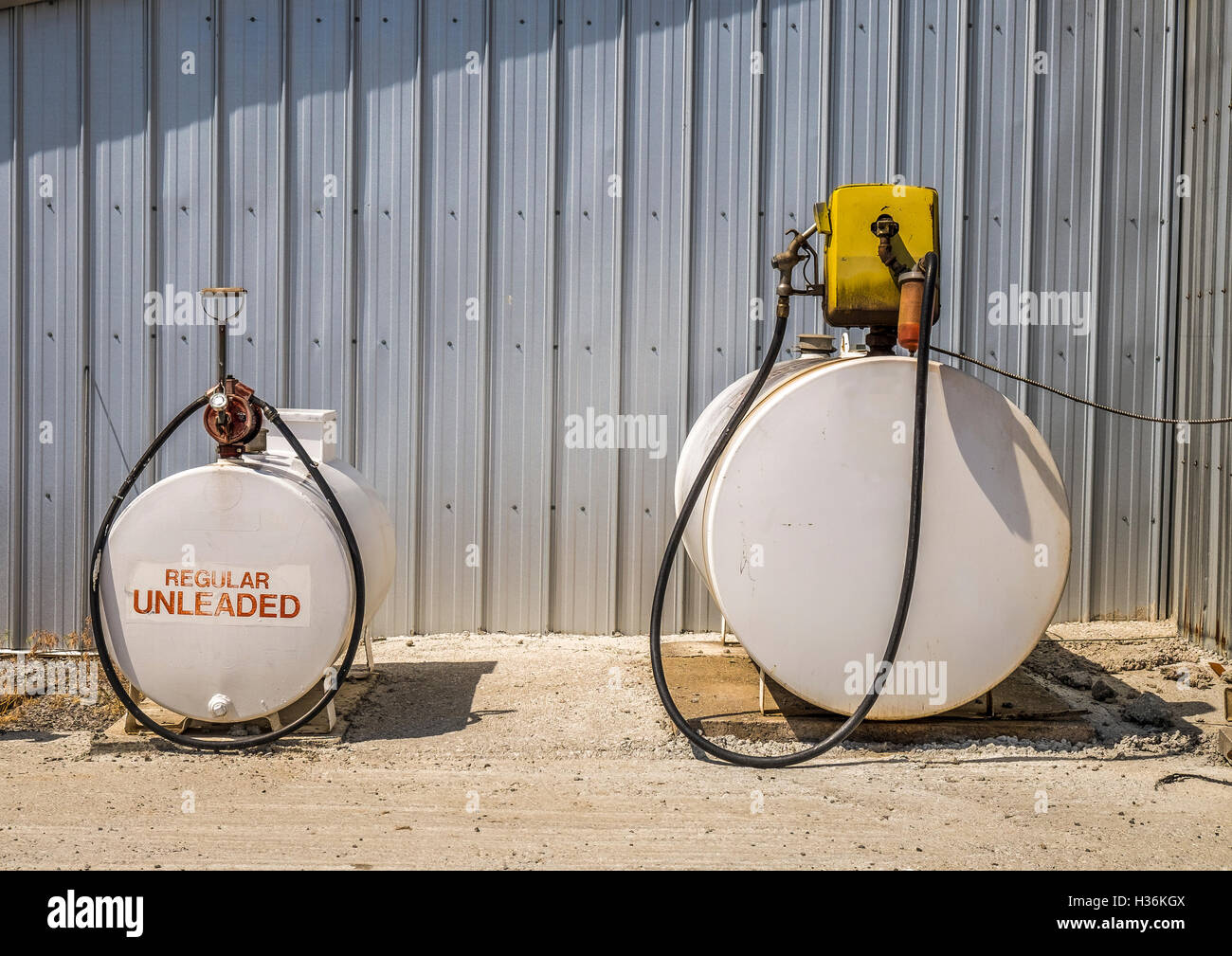 White tanks hi-res stock photography and images - Alamy