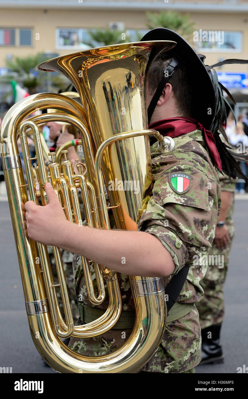 sharpshooter with her musical instrument Stock Photo - Alamy