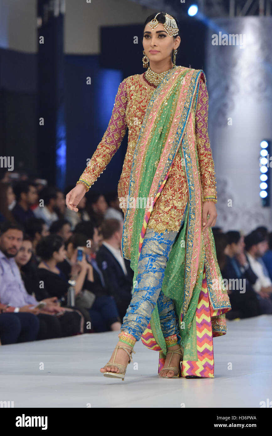 Lahore, Pakistan. 01st Oct, 2016. Pakistani models present creations by ...