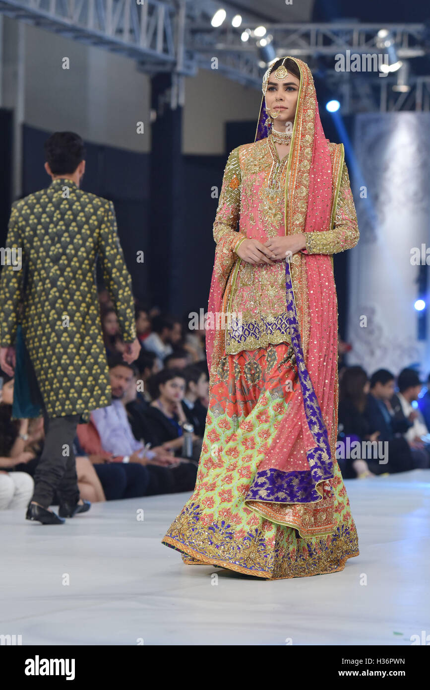 Lahore, Pakistan. 01st Oct, 2016. Pakistani models present creations by ...