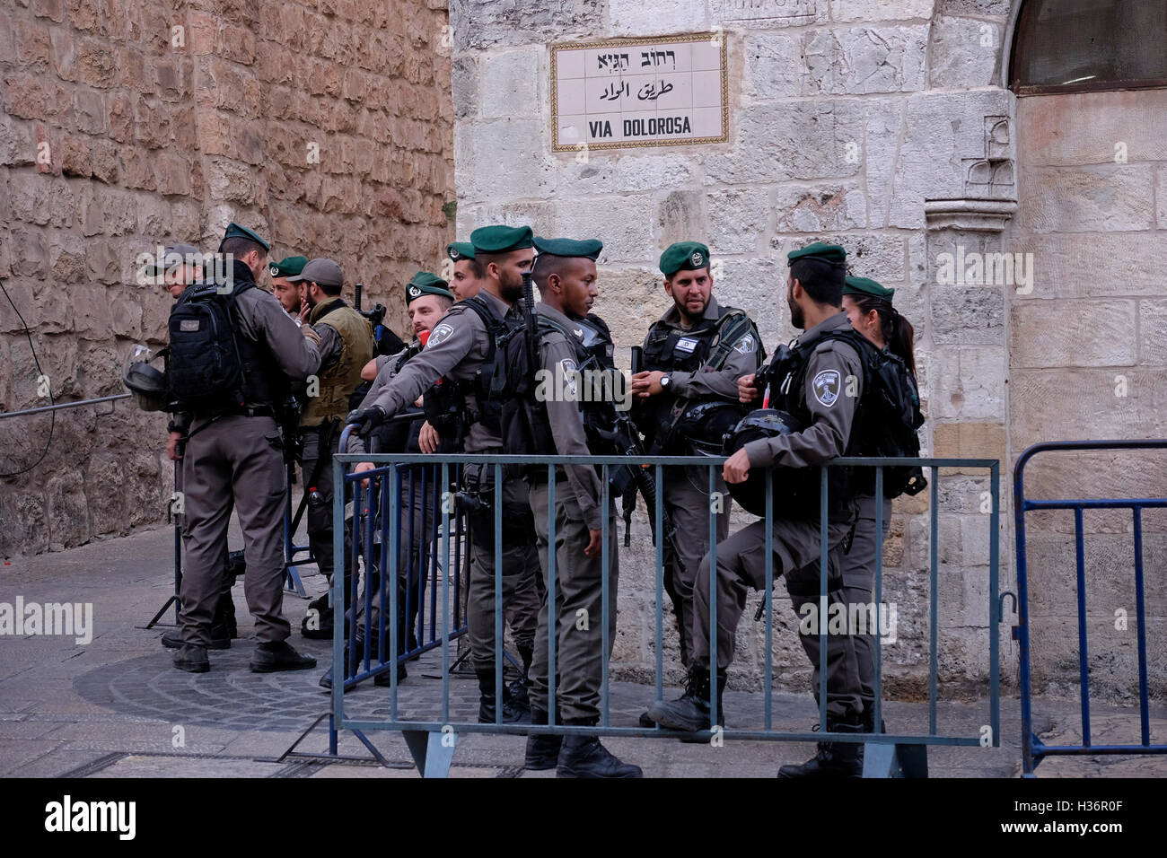 Idf soldiers security israel hi-res stock photography and images - Alamy