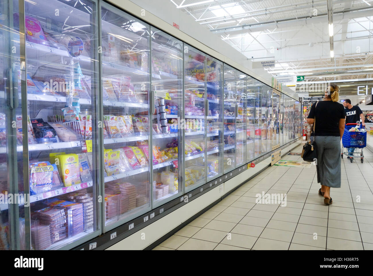 Supermarket fridge hi-res stock photography and images - Alamy
