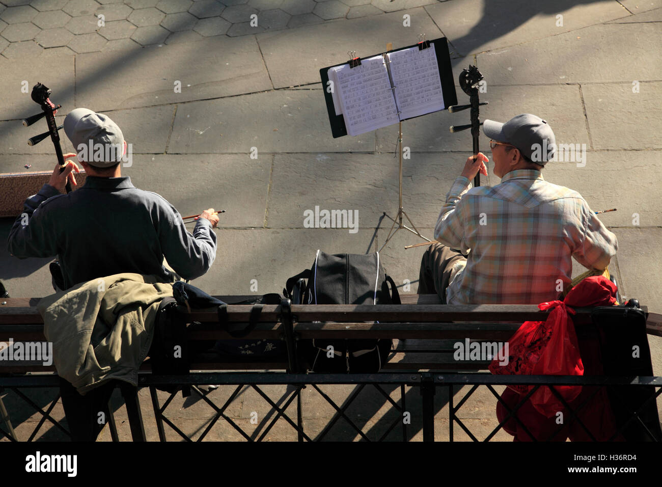 Erhu chinese hi-res stock photography and images - Alamy