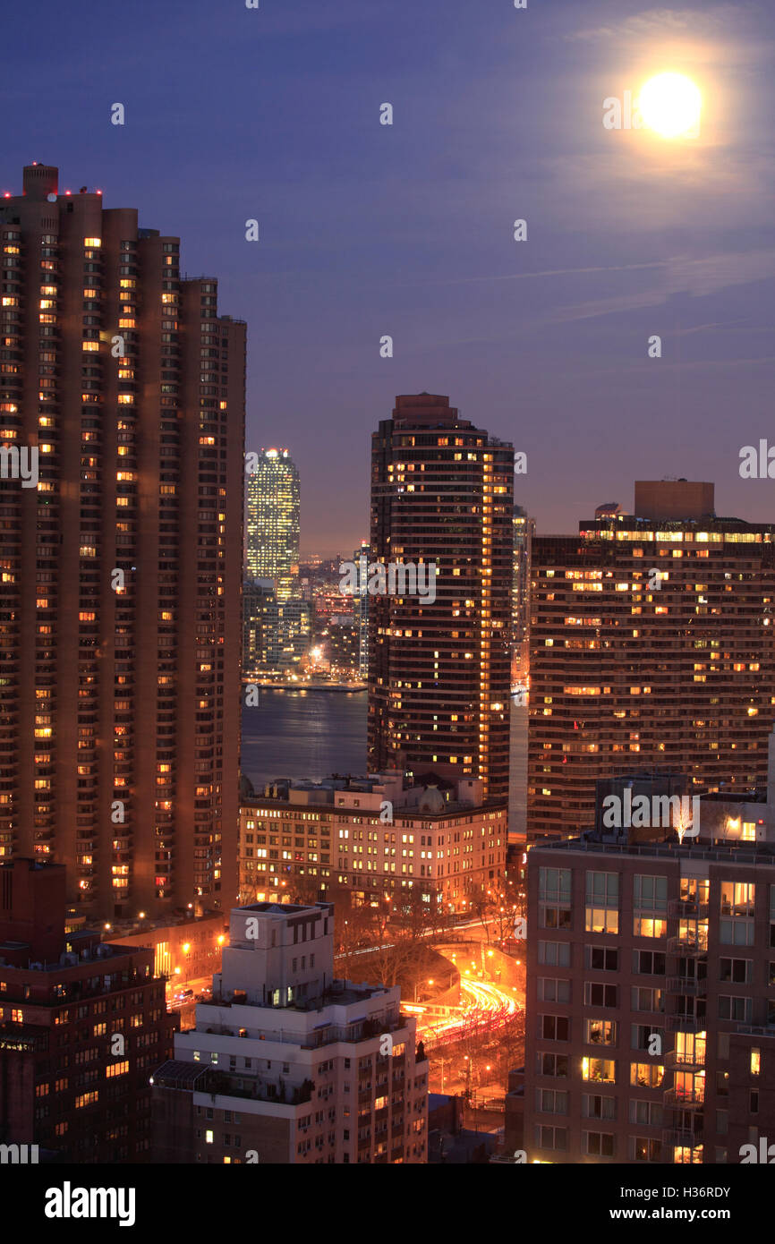 The night view with full moon over Midtown Manhattan with East River in ...