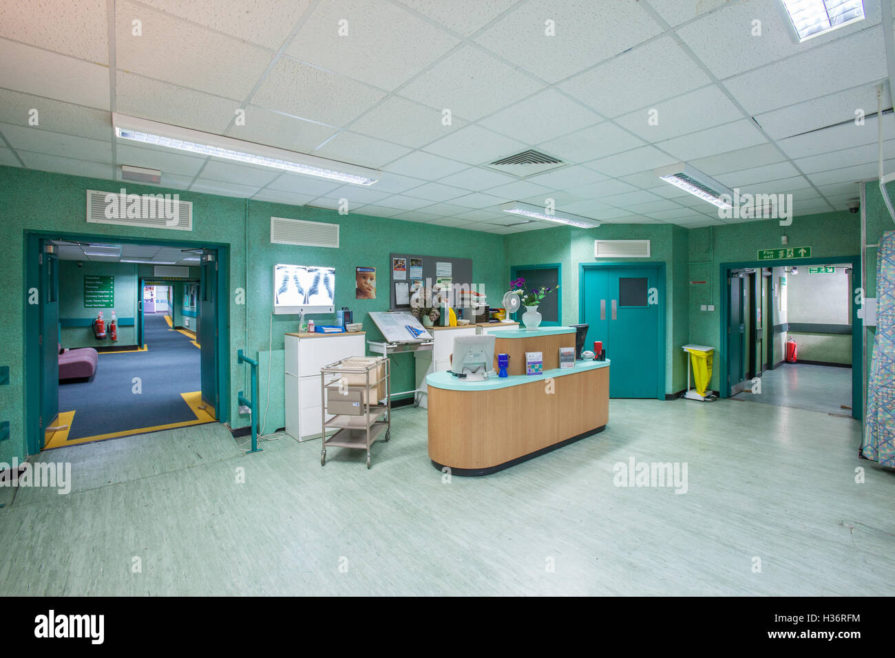Hospital ward surgical hi-res stock photography and images - Alamy
