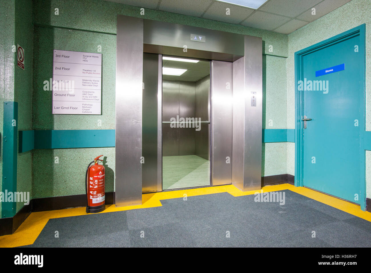 Lift lobby hi-res stock photography and images - Alamy