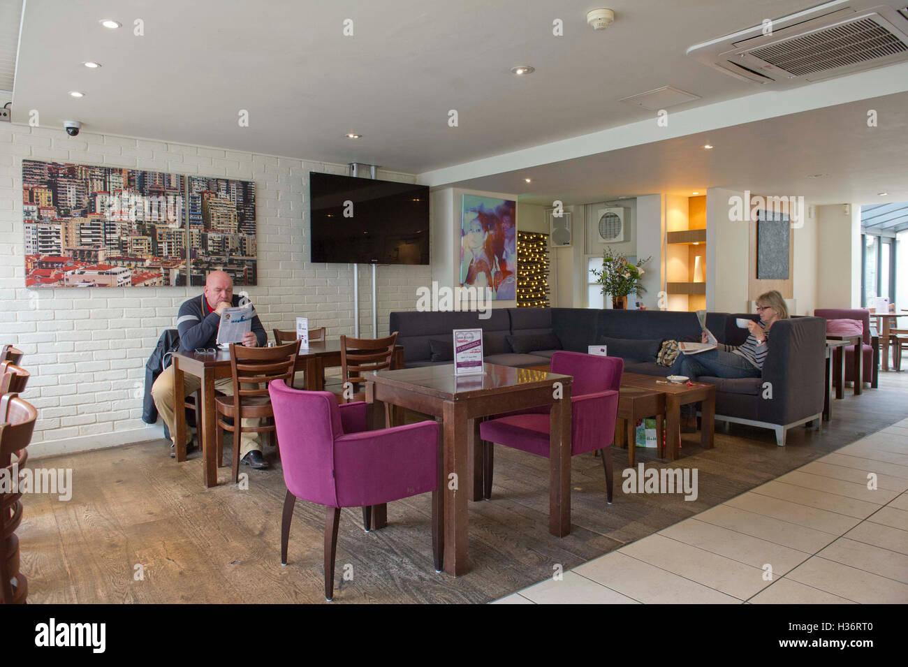 Tap room cafe hi-res stock photography and images - Alamy