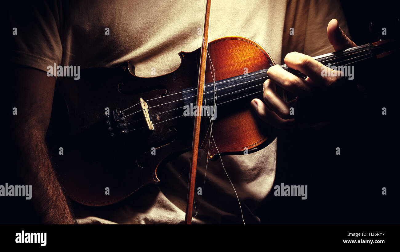 Male violin player hi-res stock photography and images - Alamy