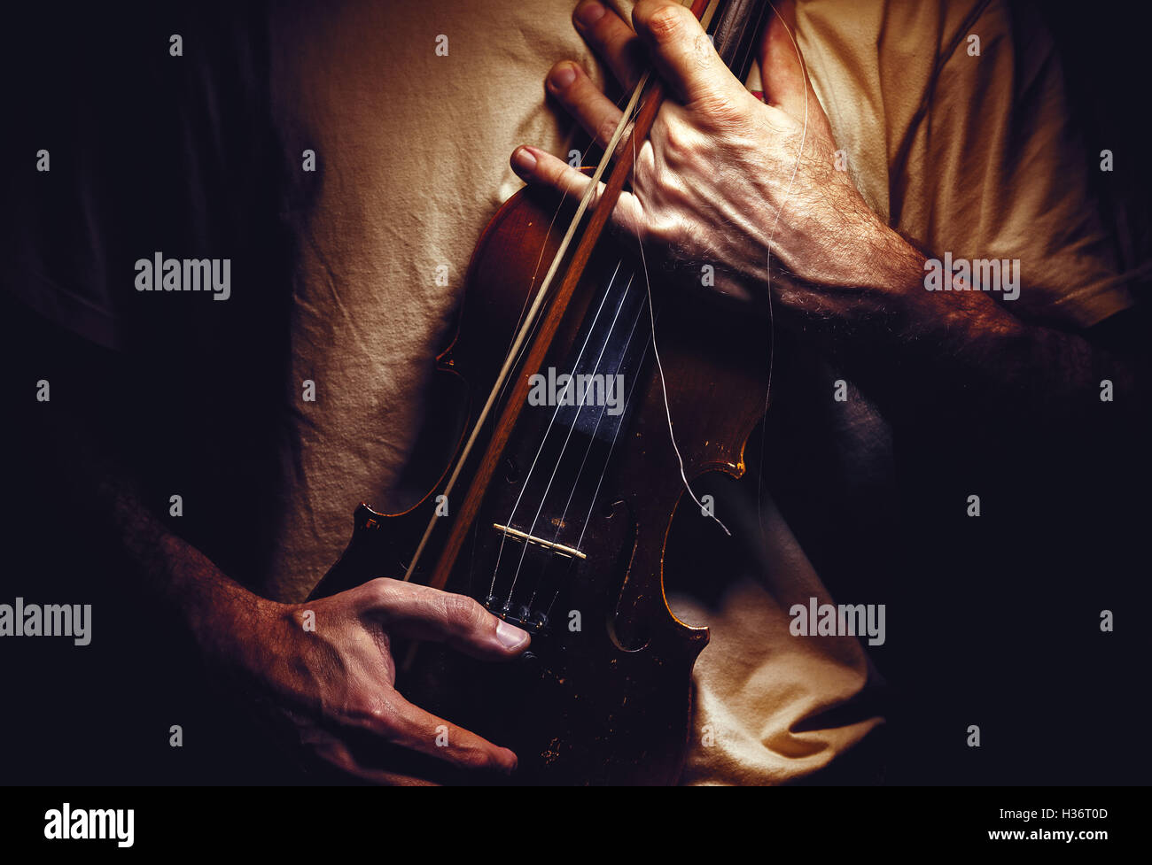Male violin player hi-res stock photography and images - Alamy