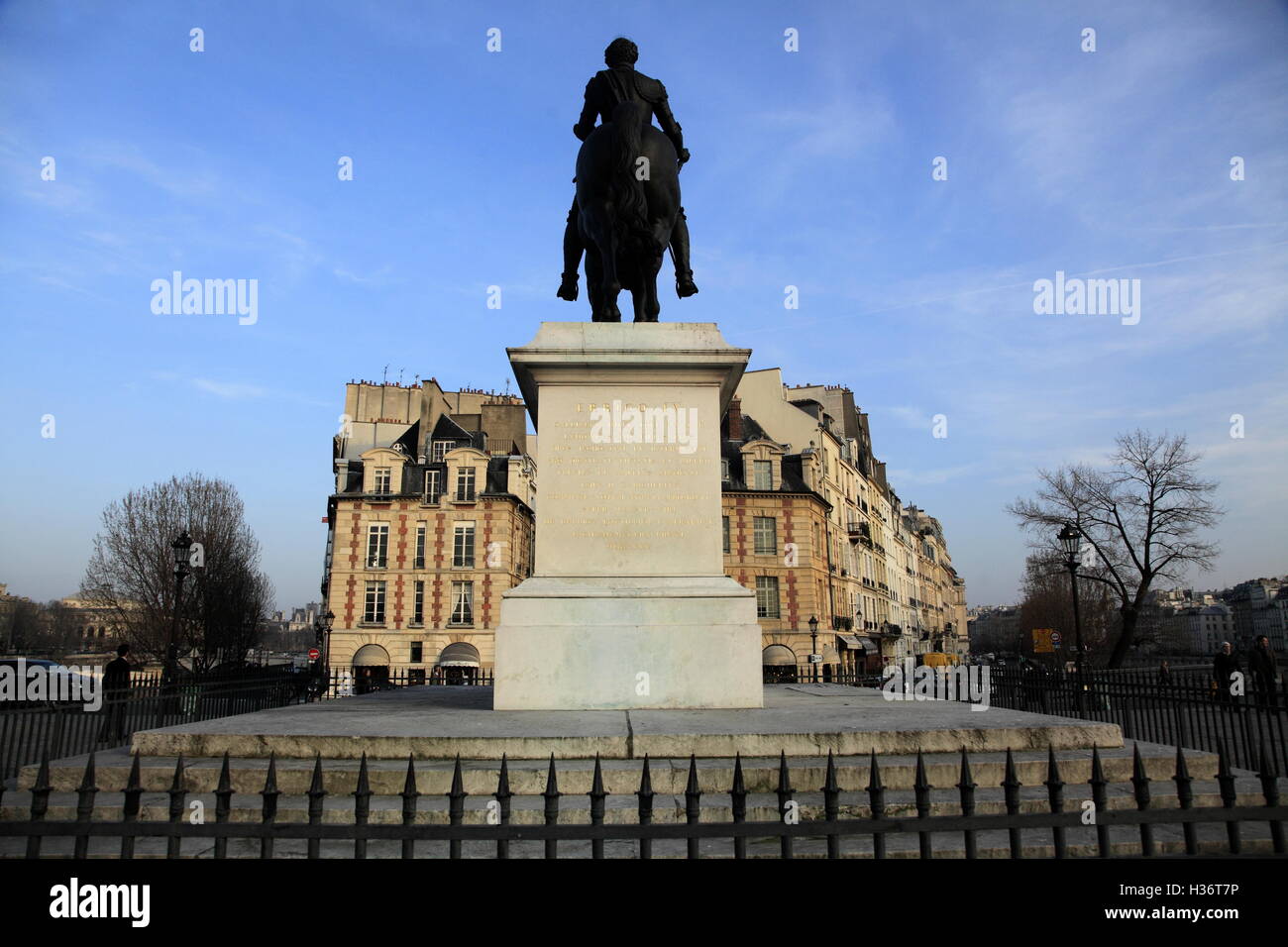 Statue de henry iv hi-res stock photography and images - Alamy