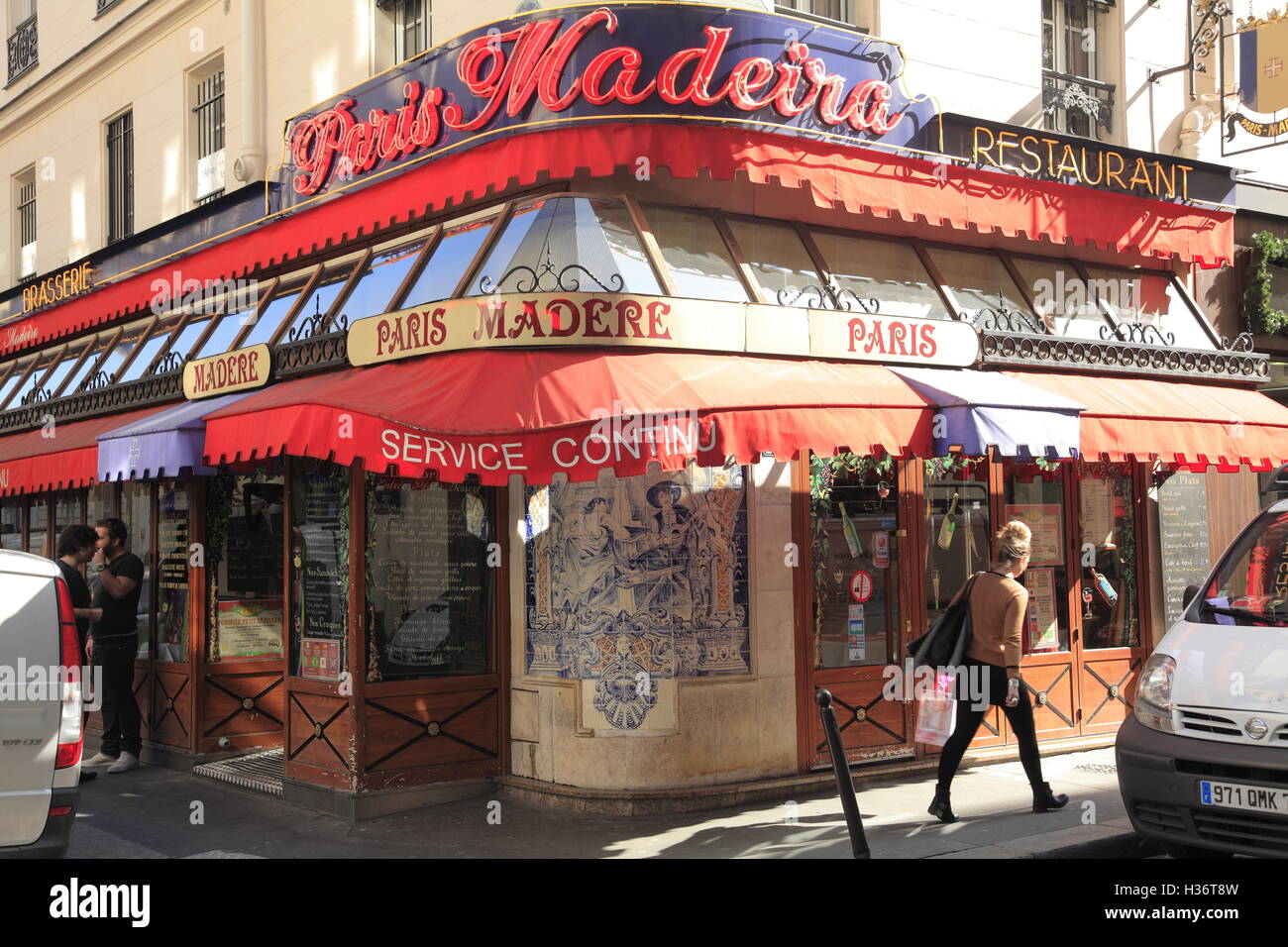 Paris 1900s cafè hi-res stock photography and images - Alamy