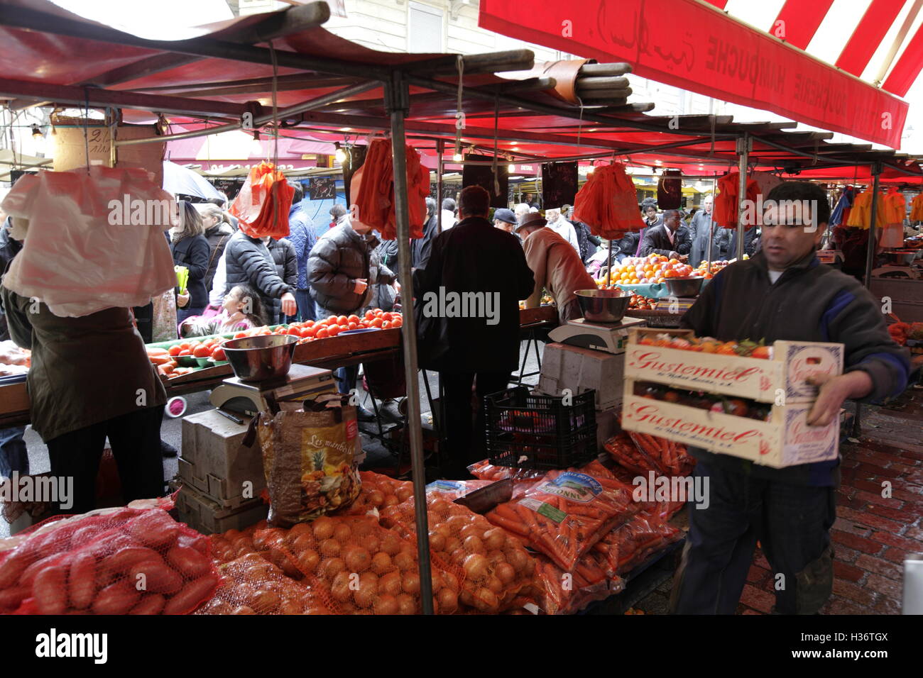 Paris marche d'aligre hi-res stock photography and images - Alamy
